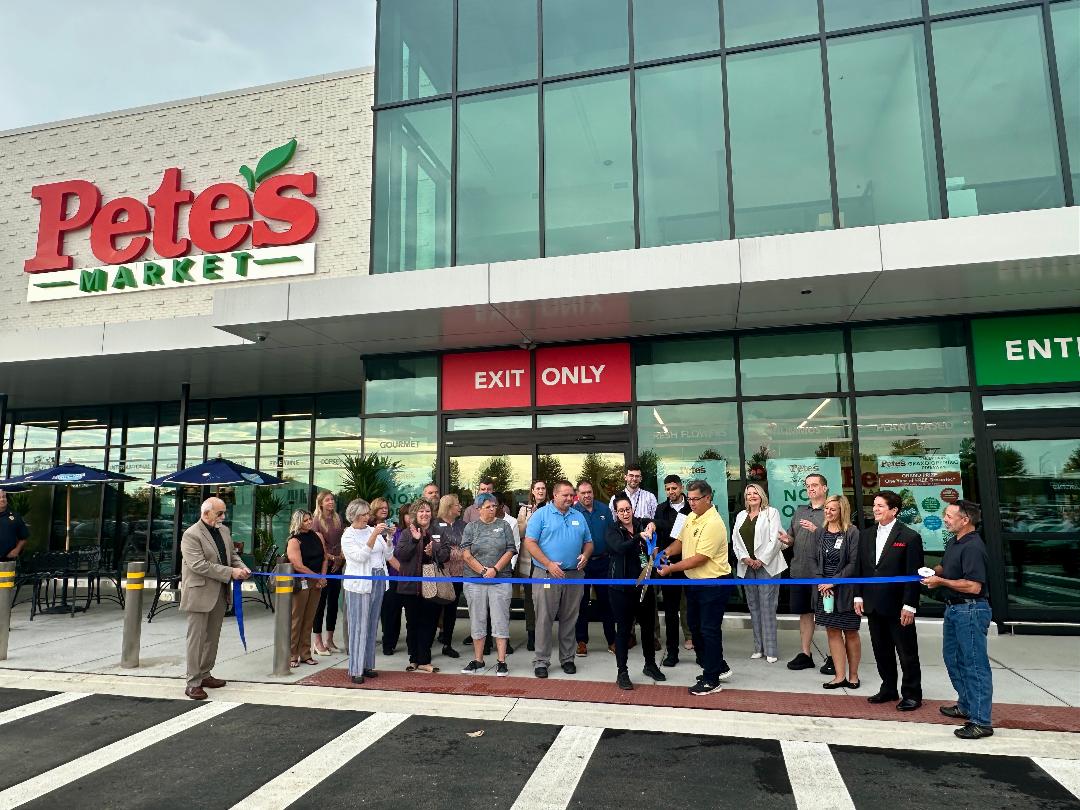 Shoppers line up before dawn for Pete’s grand opening in Tinley Park ...