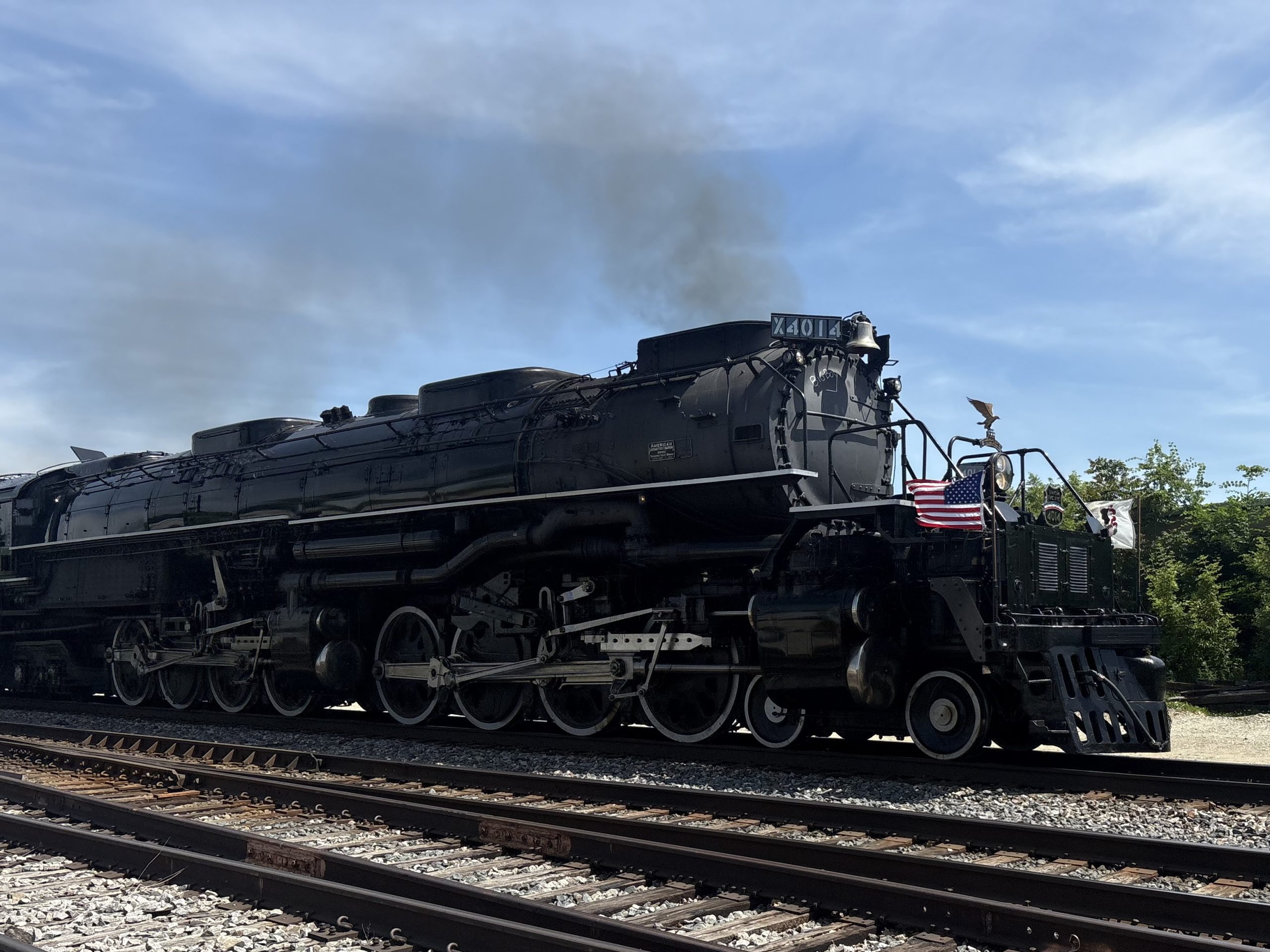 Big Boy locomotive steams through La Grange, drawing hundreds of train ...
